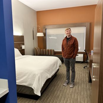 HOLIDAY INN EXPRESS & SUITES ELKO - Updated November 2025 - 39 Photos ...