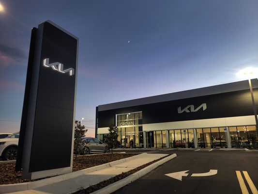 CROWN KIA - Updated October 2025 - 45 Photos & 144 Reviews - 6500 Us ...