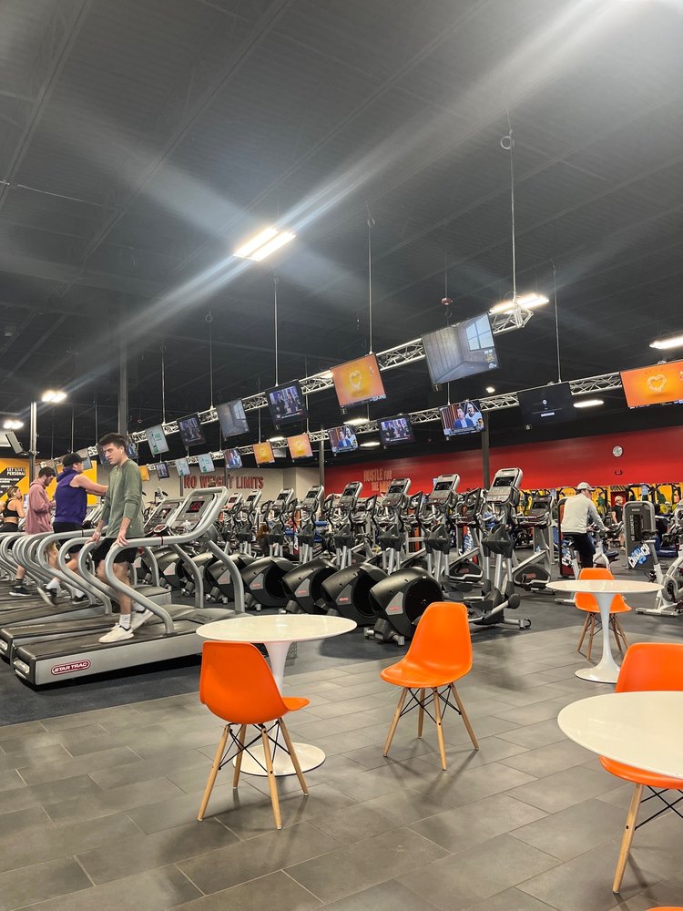 CRUNCH FITNESS - BOULDER - 43 Photos & 56 Reviews - 1850 30th St ...