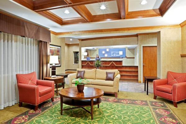 HOLIDAY INN EXPRESS MEDFORD - Updated December 2025 - 41 Photos & 47 ...