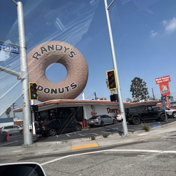 RANDY’S DONUTS - Updated June 2025 - 4863 Photos & 3572 Reviews - 805 W ...