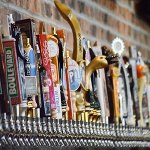 THE GREEN LADY - Updated August 2025 - 33 Photos & 114 Reviews - 3328 N ...