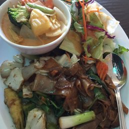 SUNSET THAI RESTAURANT - 194 Photos & 251 Reviews - 561 Five Cities Dr ...