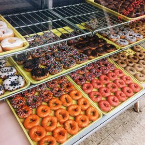 FLUFFY FRESH DONUTS - 37 Photos & 54 Reviews - 10123 State Line Rd ...