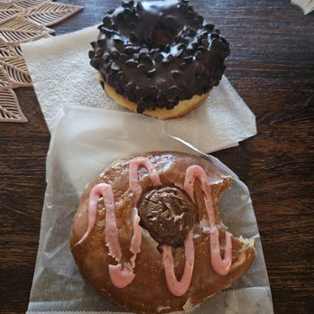 DEE’S DONUTS & PASTRY - Updated January 2026 - 61 Photos & 58 Reviews ...