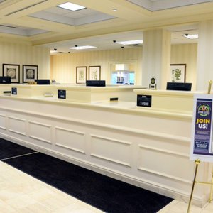 LAKE FOREST BANK & TRUST - Updated November 2025 - 10 Photos & 12 ...