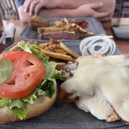 BALANCE ROCK EATERY & PUB - Updated October 2025 - 170 Photos & 200 ...