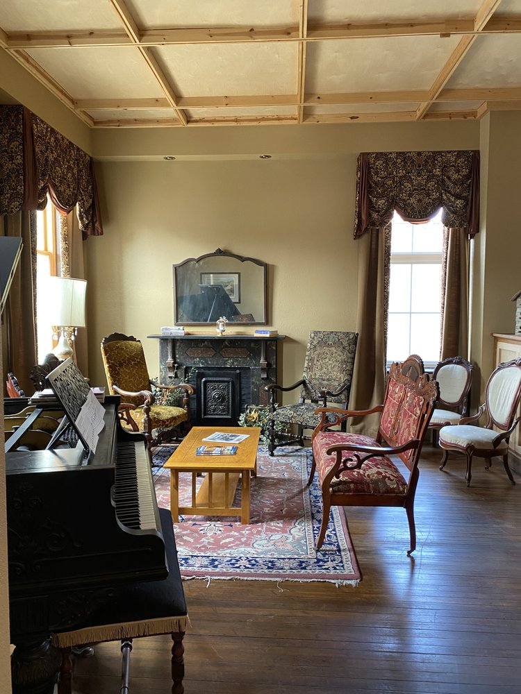 BRIDGEWATER INN - Updated April 2025 - 14 Photos - 116 E Market St ...