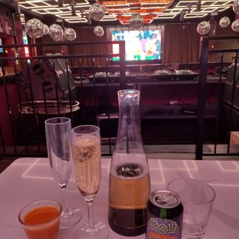 MAYFAIR AUSTIN - Updated December 2025 - 31 Photos & 15 Reviews - 501 W ...