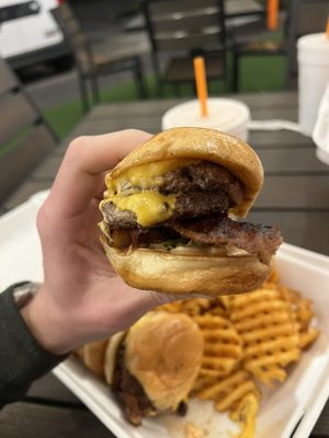 SMALLS SLIDERS - 24 Photos & 27 Reviews - 1642 Gause Blvd, Slidell ...