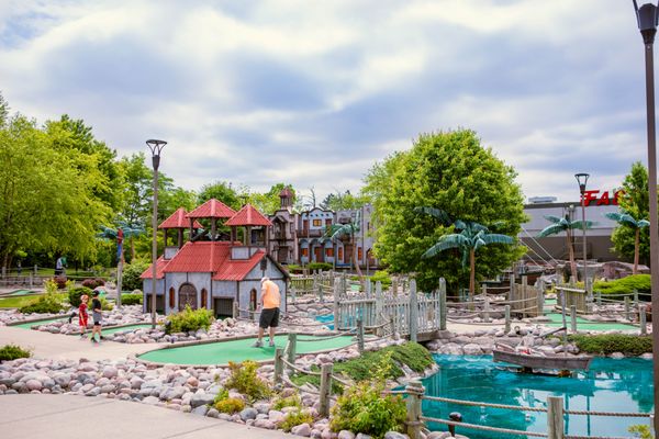 ROYAL PIN WOODLAND - Updated January 2025 - 142 Photos & 212 Reviews ...