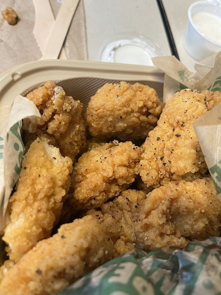 WINGSTOP - Updated April 2024 - 2810 Major MacKenzie Drive W, Maple ...