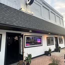 TANK’S TAVERN - Updated July 2025 - 18 Photos - 104 E Grand River Rd ...