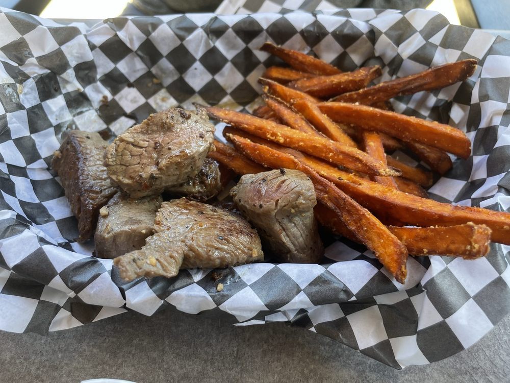 LELO’S ISLAND BAR - Updated December 2025 - 352 Photos & 443 Reviews ...