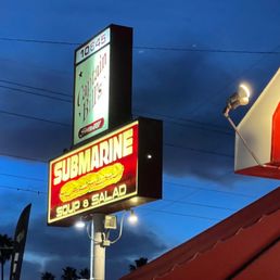 CAPTAIN BILL’S SUBMARINE - Updated January 2025 - 193 Photos & 227 ...