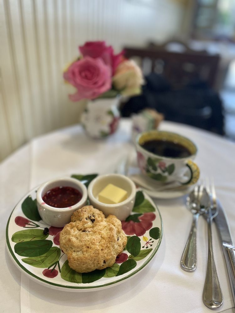 DOLCE ISOLA - THE IVY BAKERY - Updated June 2024 - 231 Photos & 213 ...