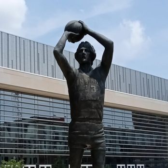LARRY BIRD STATUE - Updated August 2025 - 14 Photos - 615 Cherry St ...