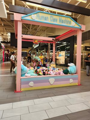 HUMAN CLAW MACHINE - Updated December 2025 - 16 Reviews - 447 Great ...