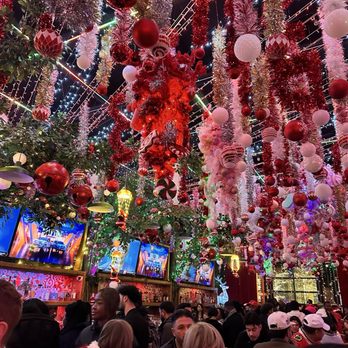 SANTA’S SECRET TREEHOUSE - Updated November 2025 - 10 Photos - 149 W ...