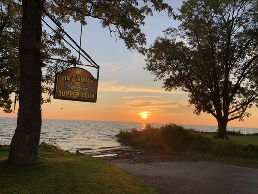 JIM & LINDA’S LAKEVIEW CLUB - Updated June 2024 - 56 Photos & 55 ...