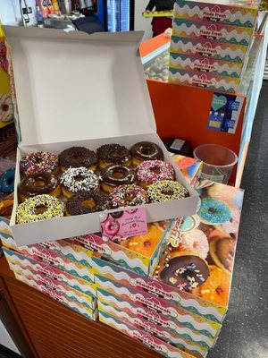 DAILY R I HOMEMADE DONUTS - Updated December 2025 - 50 Photos & 21 ...