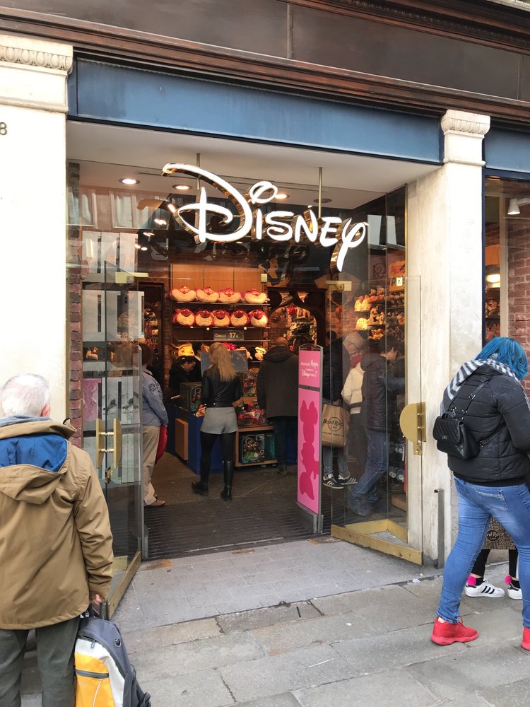 DISNEY STORE - Updated August 2025 - Campo San Bartolomeo 5257, Venezia ...