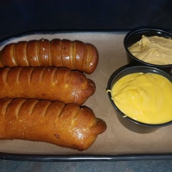 TJ CHUMPS - Updated May 2025 - 87 Photos & 118 Reviews - 12 E Linden ...