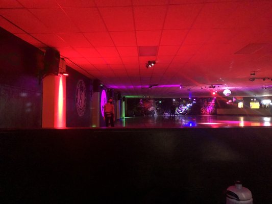 SOUTHGATE ROLLER RINK - Updated March 2025 - 37 Photos & 112 Reviews ...