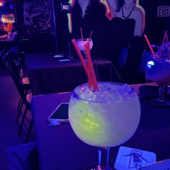 TOTALLY 80’S BAR & GRILLE - Updated May 2025 - 329 Photos & 550 Reviews ...