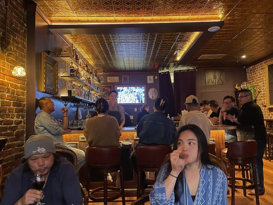 RM 212 - Updated June 2025 - 765 Photos & 451 Reviews - 690 Sacramento St, San Francisco ...