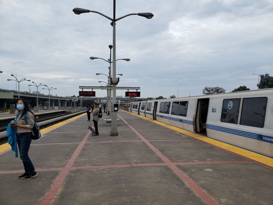 BART - MACARTHUR STATION - Updated December 2025 - 164 Photos & 116 ...