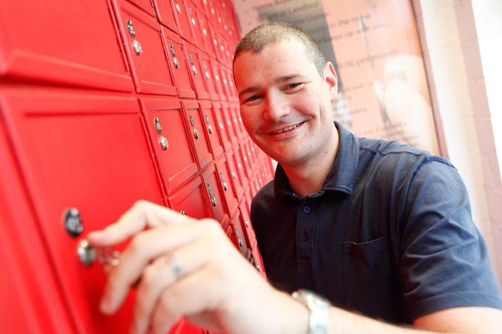 POST & PACKING - 12 Photos - 20 Churchfield Road, London, Aberdeen ...