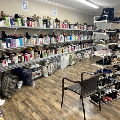 Q BARGAIN OUTLET - Updated April 2025 - 10 Photos - 1151 Cummings St ...