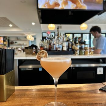 WAVE LAKESIDE DINING - Updated January 2026 - 86 Photos & 29 Reviews ...