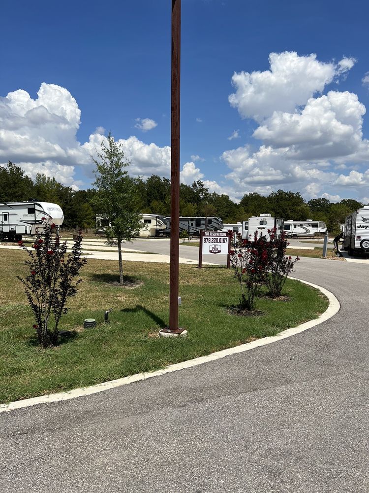 12TH PARK RV RESORT - Updated August 2025 - 6245 Raymond Stotzer Pkwy ...