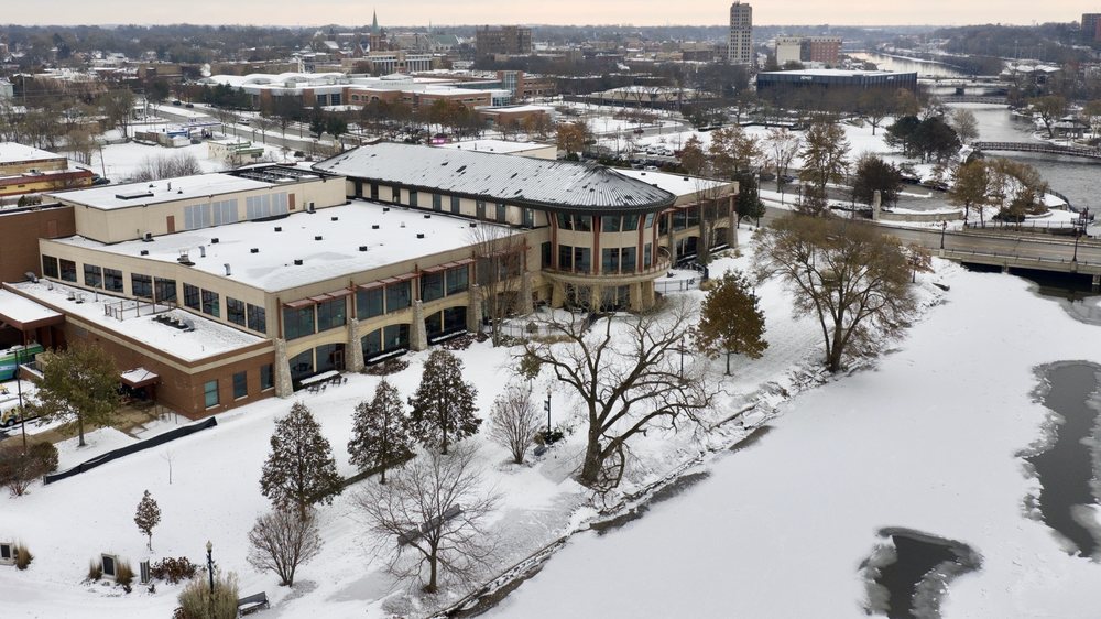 GAIL BORDEN LIBRARY - 50 Photos & 41 Reviews - 270 N Grove Ave, Elgin ...