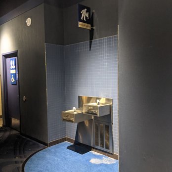 CINEPLEX CINEMAS QUEENSWAY AND VIP - Updated October 2025 - 200 Photos ...