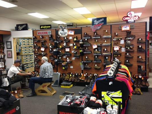 OLIVER-HAMMER CLOTHES SHOP - Updated October 2025 - 821 Metcalf St ...