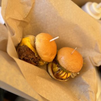 TYLER’S BURGERS - Updated May 2024 - 466 Photos & 771 Reviews - 149 S ...