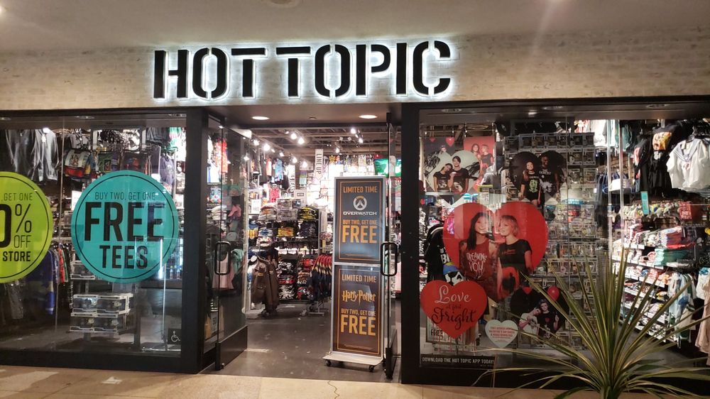 HOT TOPIC - 22 Photos & 38 Reviews - 1640 Camino Del Rio N, San Diego ...