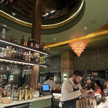 BAR ISSI - Updated October 2025 - 282 Photos & 170 Reviews - 414 N Palm ...