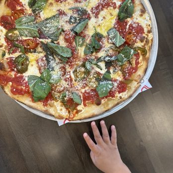 ROUND PIE PIZZA - FREEHOLD - Updated January 2026 - 58 Photos & 26 ...