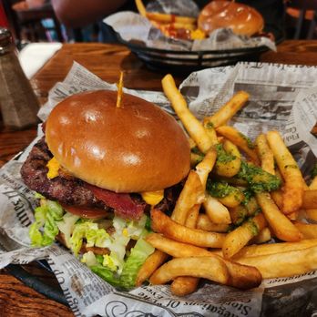 BRIDGE VIEW TAVERN & BEER GARDEN - Updated December 2025 - 1044 Photos ...