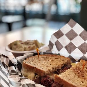 PUB W - Updated June 2026 - 264 Photos & 279 Reviews - 10740 South May ...