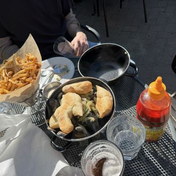 HOPLEAF BAR - Updated January 2026 - 1275 Photos & 2194 Reviews - 5148 ...