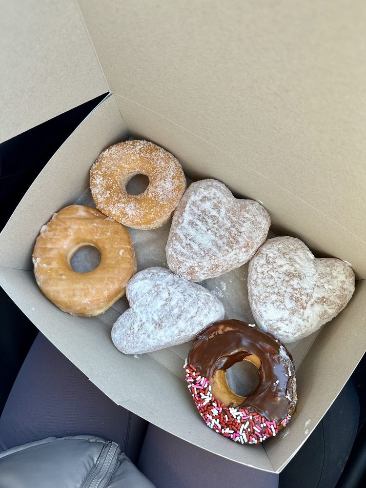 WHITNEY DONUT AND SANDWICH SHOP - Updated July 2024 - 133 Photos & 188 ...