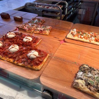 UNREGULAR PIZZA - Updated June 2024 - 10 Photos - 88 Essex St, New York ...