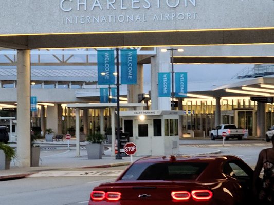 CHARLESTON INTERNATIONAL AIRPORT - CHS - 834 Photos & 521 Reviews ...