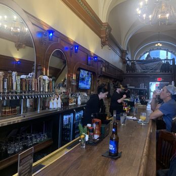 GRAND TRUNK PUB - Updated December 2025 - 448 Photos & 695 Reviews ...