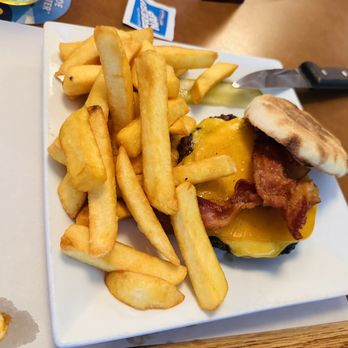 YESTERDAYS BAR & GRILLE - Updated January 2026 - 70 Photos & 76 Reviews ...